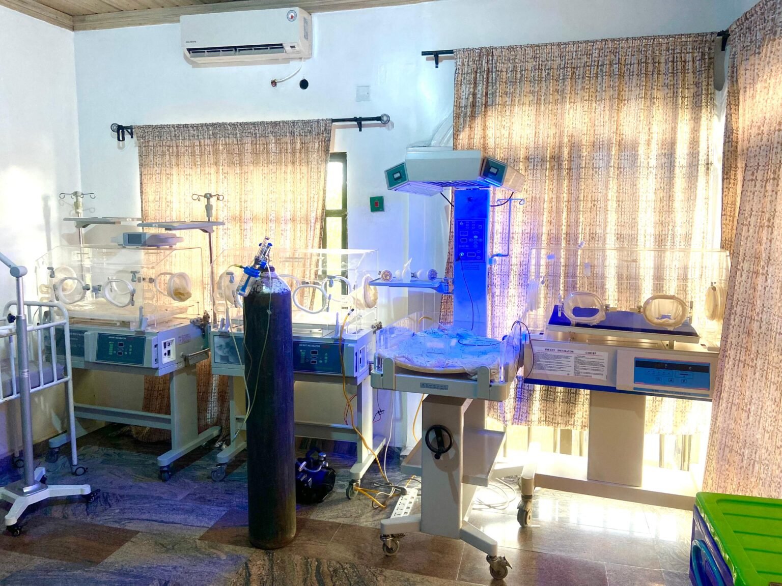 NEONATAL RESUSCITATION: GIVING NEWBORNS A LIFE SAVING START - Blue ...